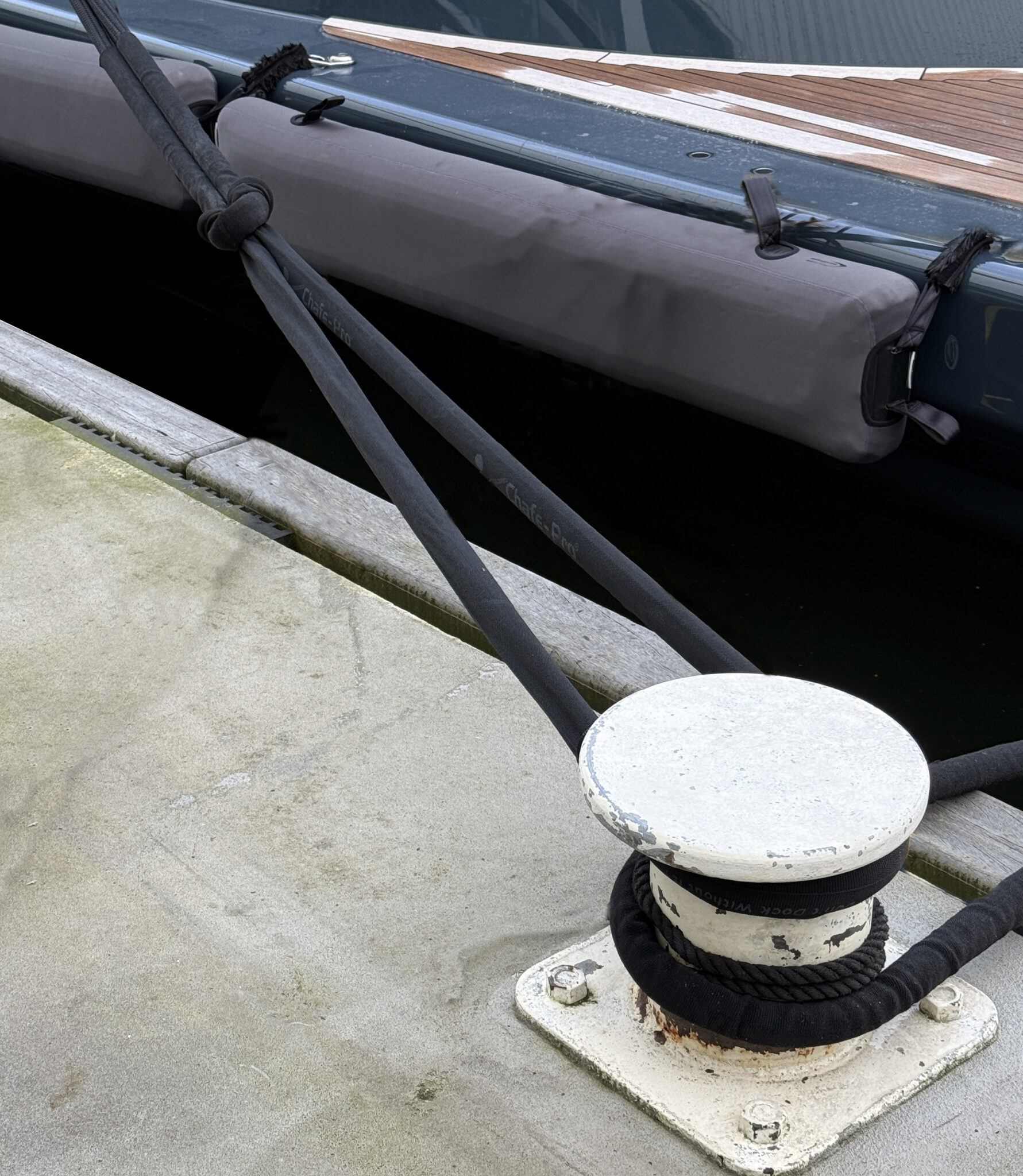 Mooring line stretcher and sacrificial loops - More Marine Superyacht items